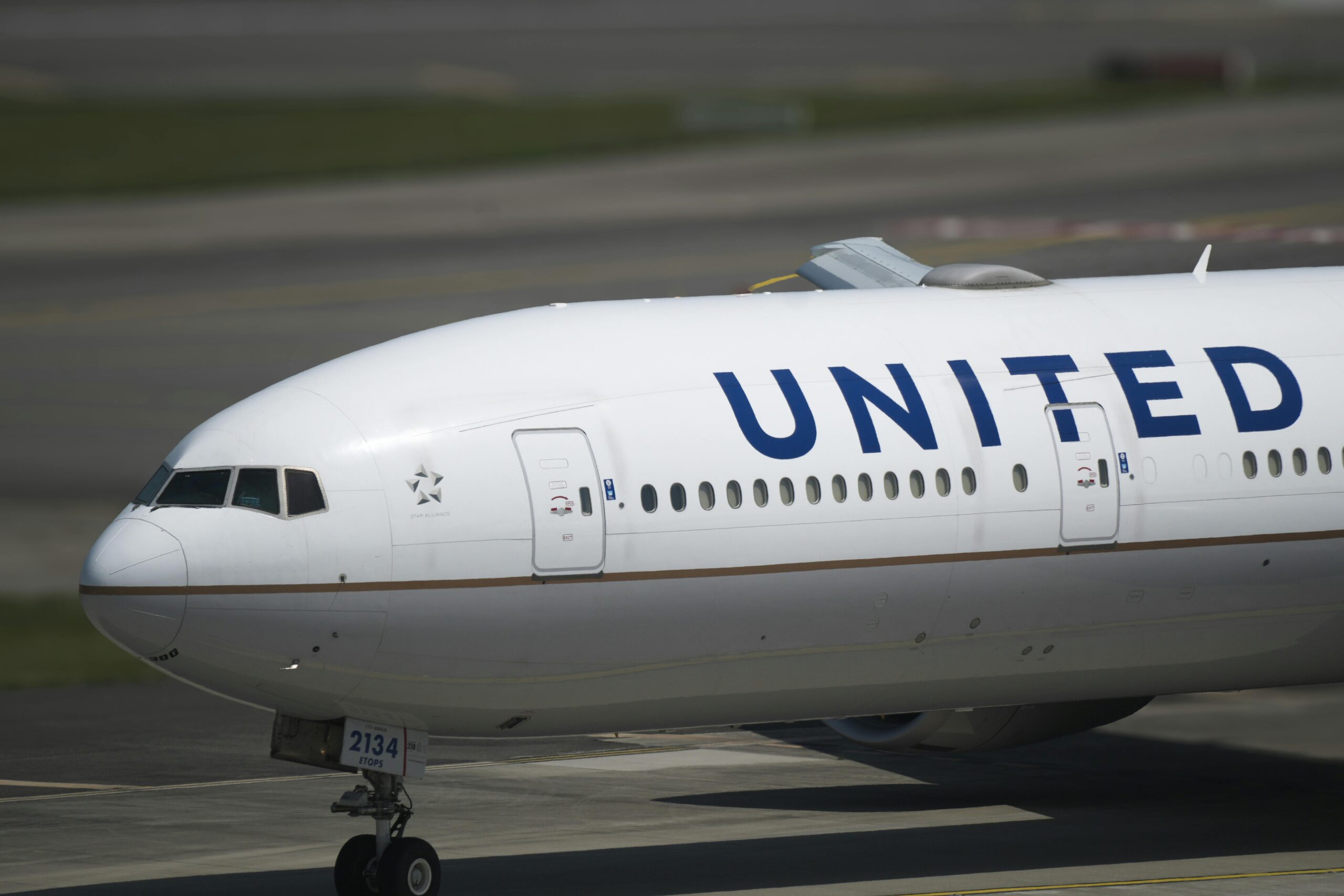 United Airlines UA32- Why emergency landing? | Japan Luggage Express